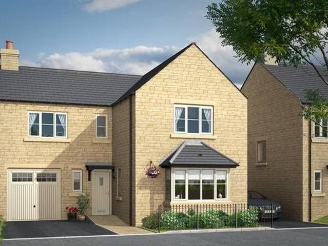 4 bedroom detached house for sale in Berkeley Close South Cerney Cirencester GL7