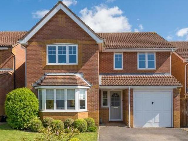 4 Bedroom Detached House For Sale In Berkshire