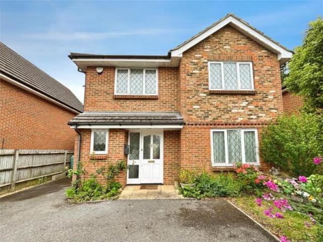 4 bedroom detached house for sale in Bitterne Avenue, Tilehurst, Reading, RG31