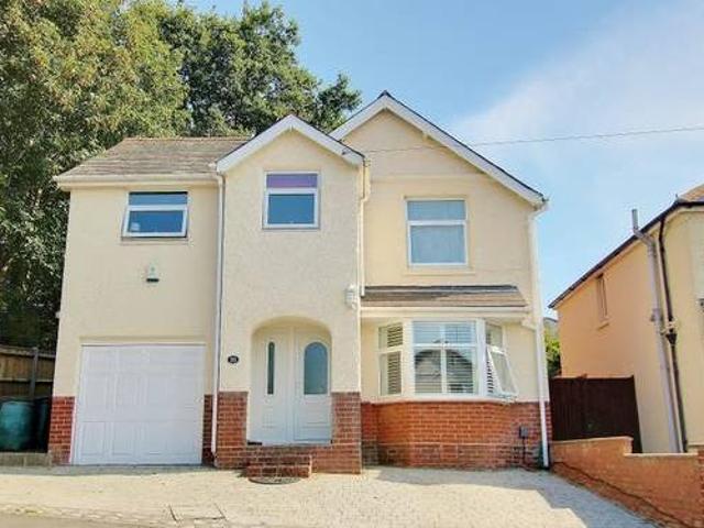 4 bedroom detached house for sale in BITTERNE PARK SCHOOL CATCHMENT IMPRESSIVE KITCHEN GARAGE SO