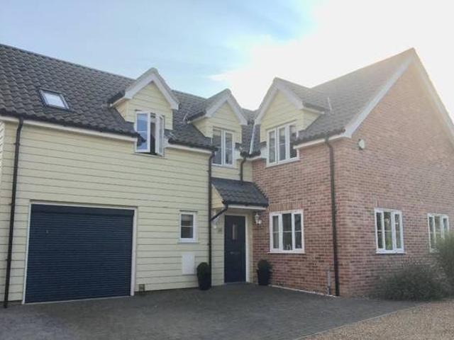 4 bedroom detached house for sale in Bixley Drive Ipswich Suffolk IP4 IP4