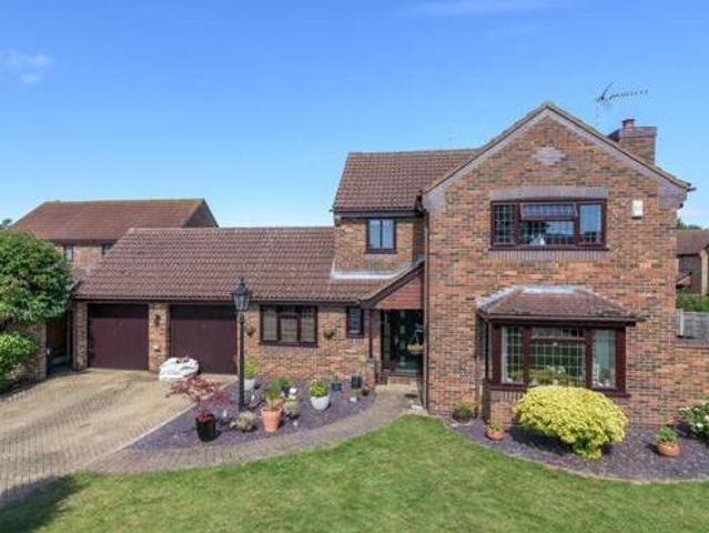 4 Bedroom Detached House For Sale In Biddenham
