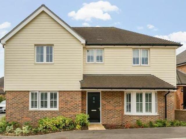 4 Bedroom Detached House For Sale In Billingshurst