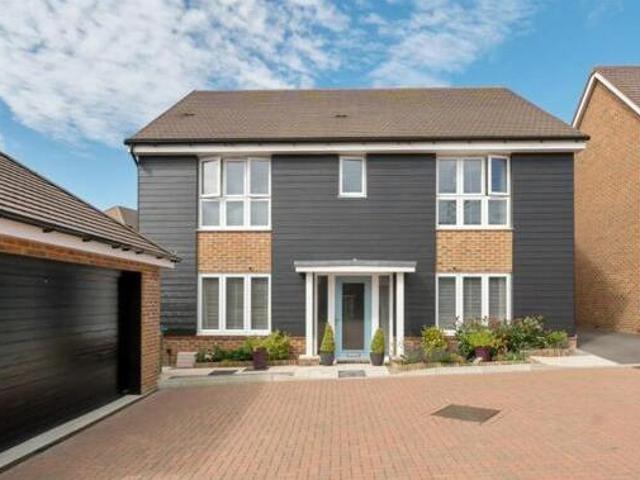 4 Bedroom Detached House For Sale In Billingshurst