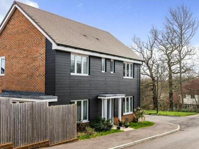 4 Bedroom Detached House For Sale In Billingshurst, West Sussex