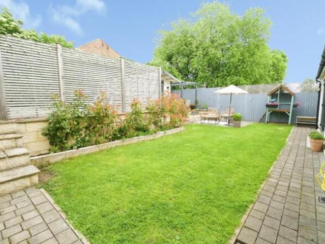 4 bedroom detached house for sale in Billingwood Drive, Rawdon, LS19