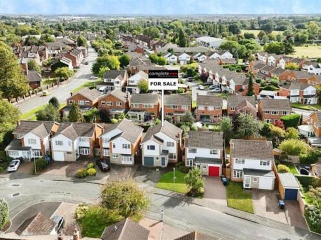 4 bedroom detached house for sale in Birchway Close, Leamington Spa, CV32