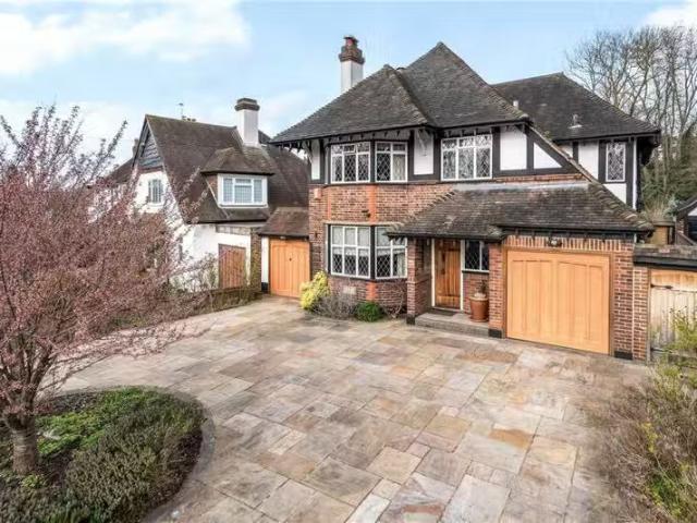 4 bedroom detached house for sale in Birchwood Road, Petts Woo.