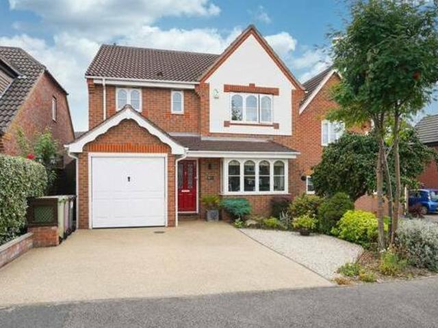 4 bedroom detached house for sale in Birch Close Killamarsh S21