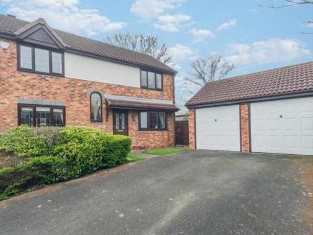 4 Bedroom Detached House For Sale In Birkenshaw, Bradford