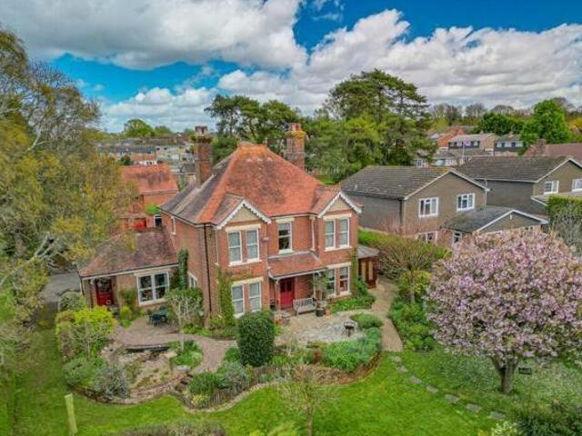 4 Bedroom Detached House For Sale In Bishops Waltham