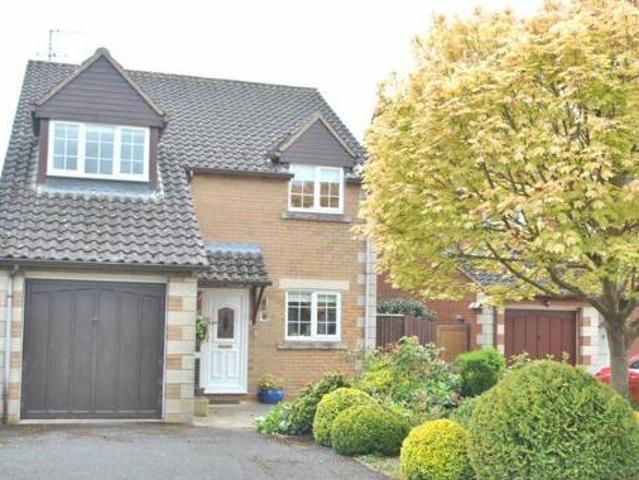 4 Bedroom Detached House For Sale In Bishops Cleeve, Cheltenham