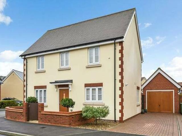 4 bedroom detached house for sale in Bluebell Place Whitchurch RG28