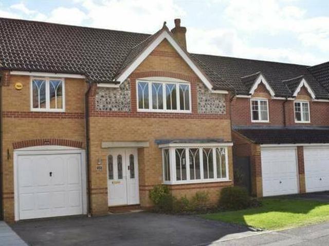4 bedroom detached house for sale in Blackthorn Drive Thatcham RG18 4BW RG18