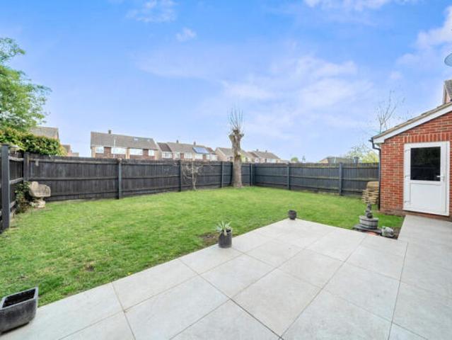 4 bedroom detached house for sale in Blackbird Close, Swindon, SN3