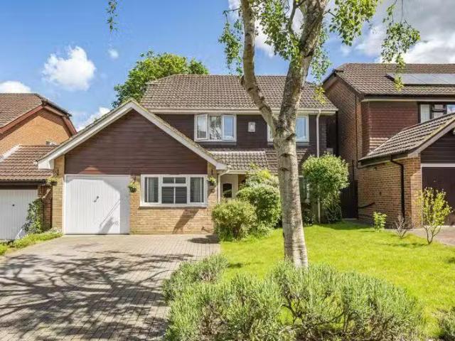 4 bedroom detached house for sale in Blackford Close, South Cr.