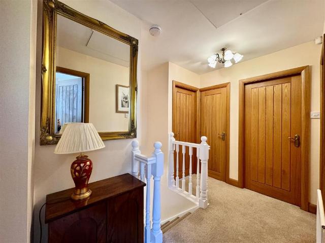 4 bedroom detached house for sale in Blacksmiths Fold, Almondbury, Huddersfield, HD5 8XH, HD5