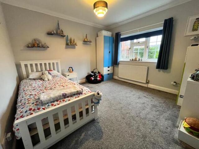 4 bedroom detached house for sale in Blakeney Drive, Luton, Bedfordshire, LU2 7LB, LU2