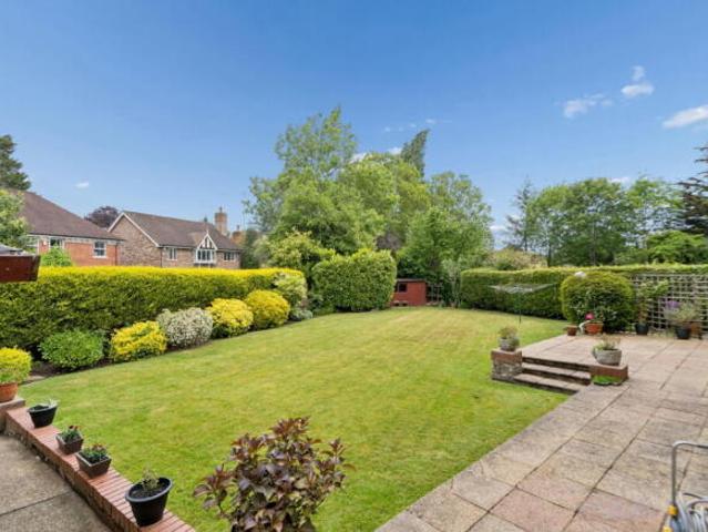 4 bedroom detached house for sale in Blenheim Close, Watford, WD19 4QN, WD19