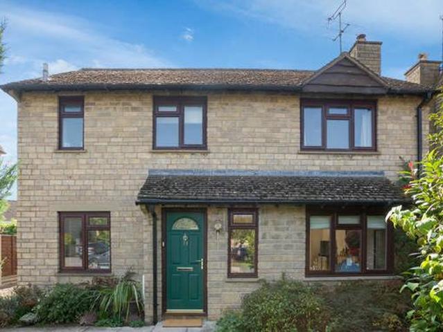 4 bedroom detached house for sale in Bloxham Road Broadway WR12