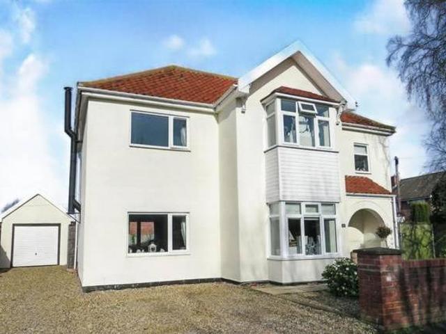 4 bedroom detached house for sale in Bracken Avenue Norwich NR6