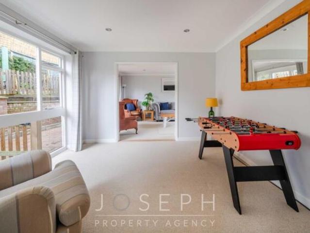 4 bedroom detached house for sale in Brackenbury Close, Ipswich, IP1