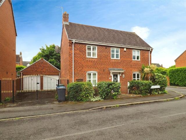 4 bedroom detached house for sale in Bradbury Gardens, Ruddington, Nottingham, NG11