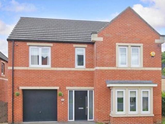 4 Bedroom Detached House For Sale In Bradford, West Yorkshire
