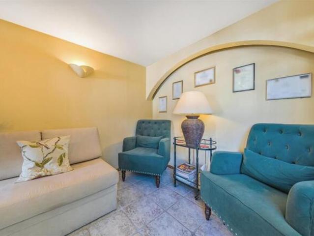 4 bedroom detached house for sale in Bradgate Road, Bedford, MK40
