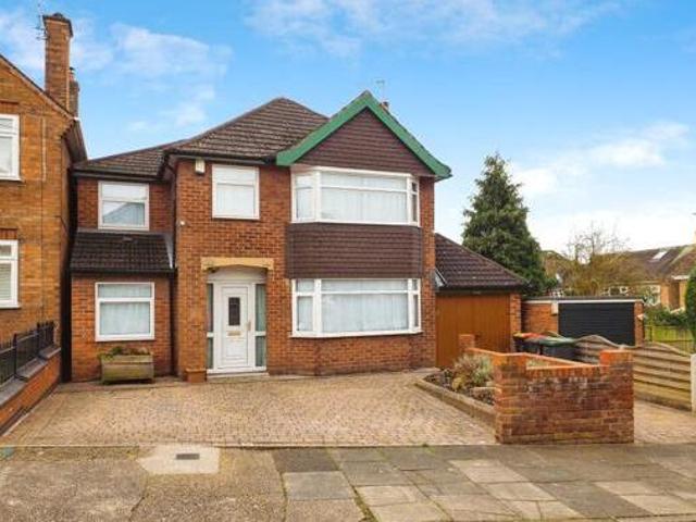 4 Bedroom Detached House For Sale In Bramcote, Nottingham