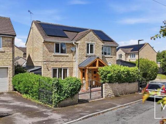 4 bedroom detached house for sale in Bramworth Road, Hexthorpe, DN4