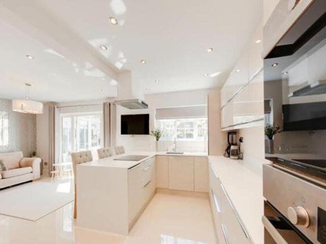4 Bedroom Detached House For Sale In Brentwood