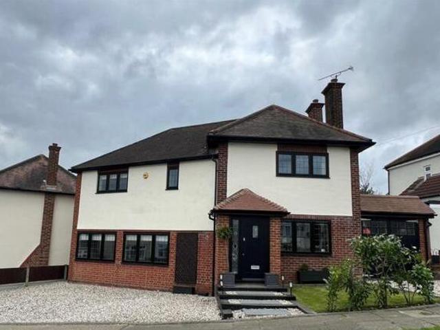 4 Bedroom Detached House For Sale In Brentwood