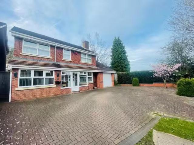 4 bedroom detached house for sale in Bridle Grove, West Bromwi.