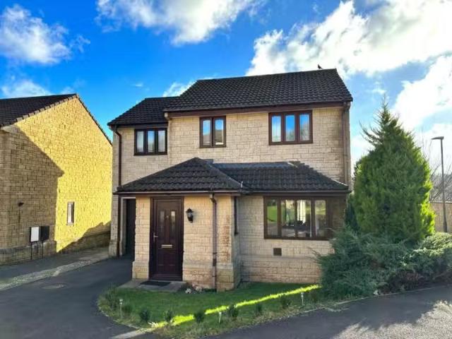 4 bedroom detached house for sale in Bridleway Close, Midsomer.