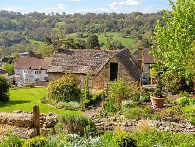 4 bedroom detached house for sale in Brimscombe, Stroud, GL5
