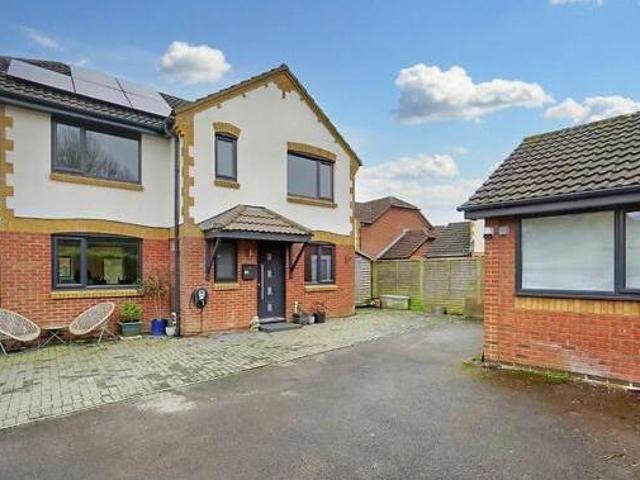 4 Bedroom Detached House For Sale In Brimsham Park, Yate