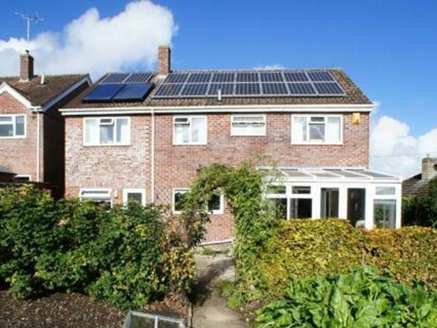 4 Bedroom Detached House For Sale In Brinkworth