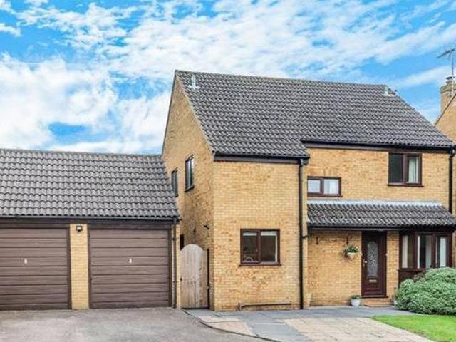 4 bedroom detached house for sale in Brittons Close Sharnbrook Bedford MK44