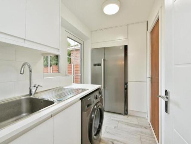 4 bedroom detached house for sale in Brittons Drive, Northampton, Northamptonshire, NN3