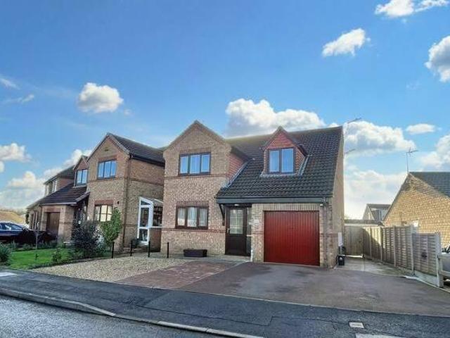 4 bedroom detached house for sale in Broad Acres Gillingham SP8