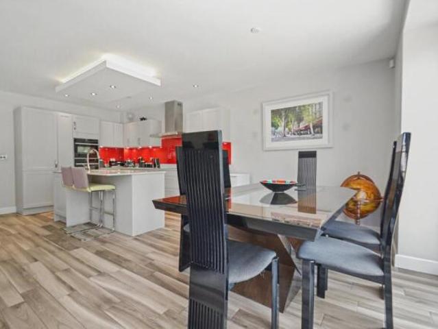 4 bedroom detached house for sale in Broadstone, BH18