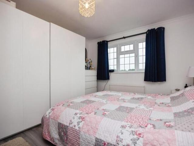 4 bedroom detached house for sale in Broke Court, Guildford, Surrey, GU4