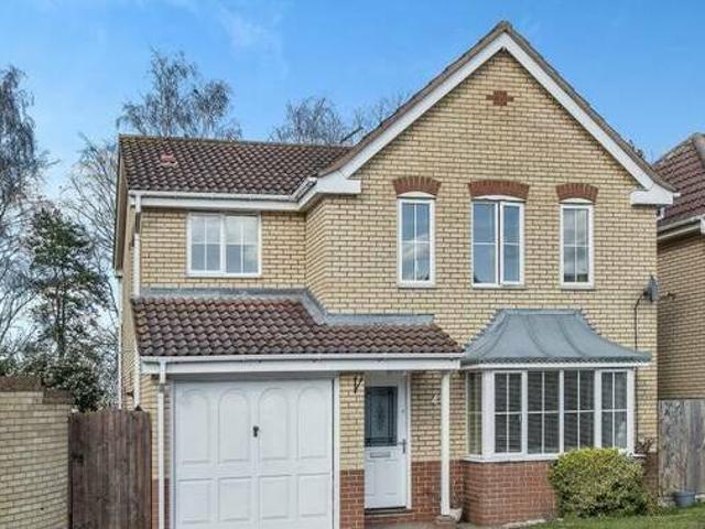 4 bedroom detached house for sale in Broom Close Norwich NR8