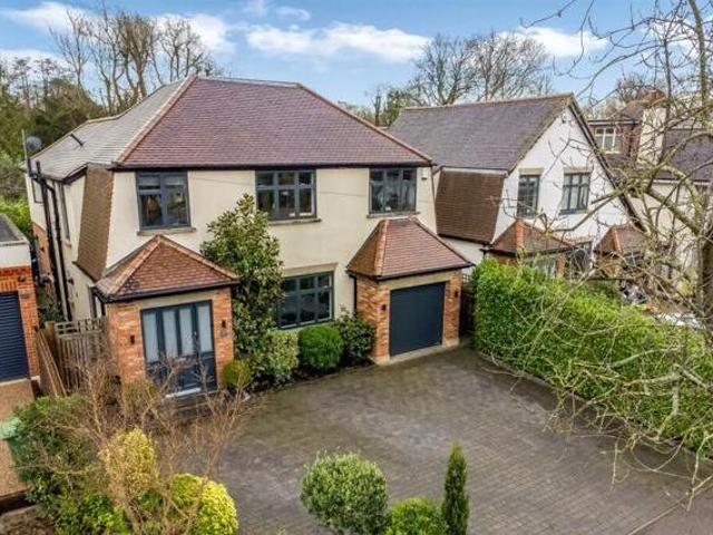 4 Bedroom Detached House For Sale In Brookmans Park