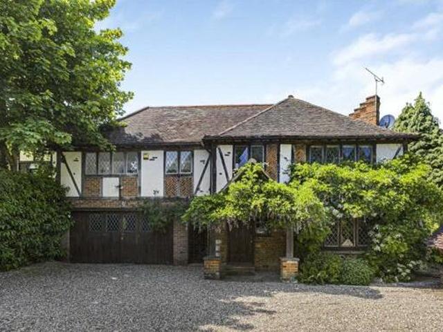 4 Bedroom Detached House For Sale In Brookmans Park, Hertfordshire