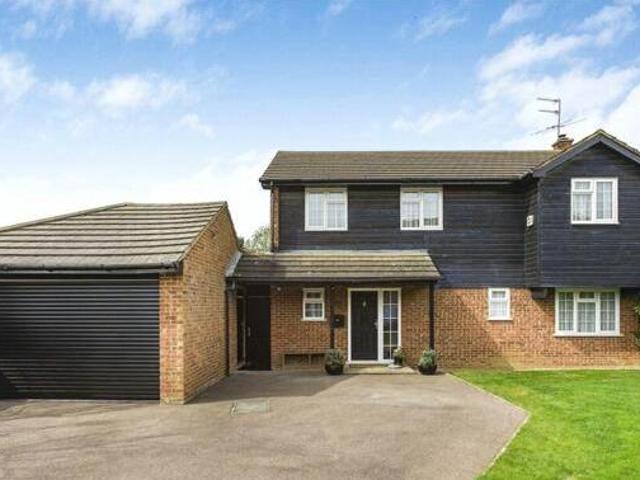 4 Bedroom Detached House For Sale In Brookmans Park, Hertfordshire