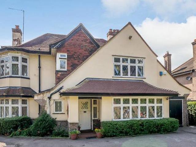 4 bedroom detached house for sale in Brookmans Park Hertfordshire AL9