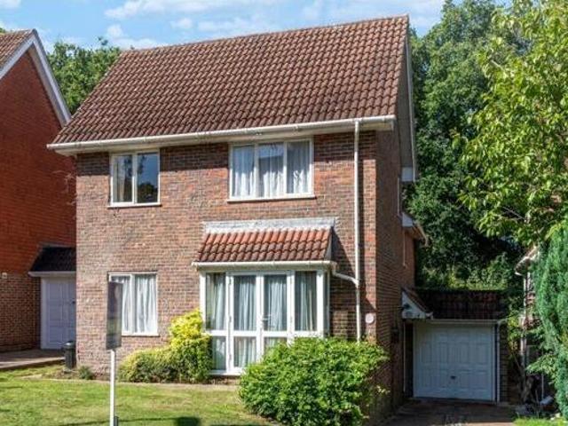 4 Bedroom Detached House For Sale In Bromley