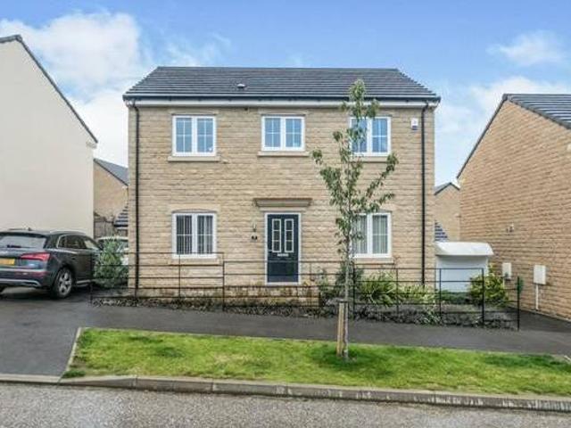 4 bedroom detached house for sale in Brompton Drive Apperley Bridge BD10 BD10